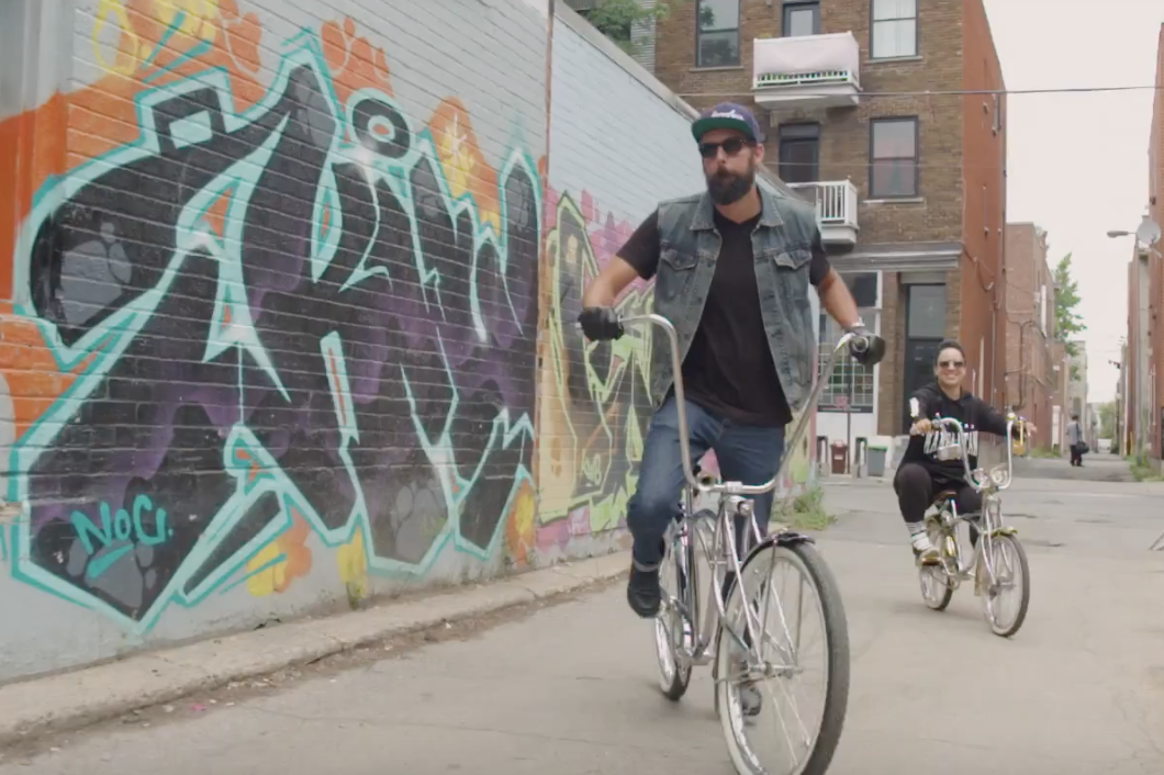 Debbie Tebbs en duo avec Jacobus dans le vidéoclip Dans les voiles ...